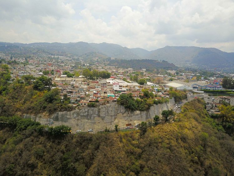 Construcción de muro protege talud, en ruta de Boca del Monte hacia ...