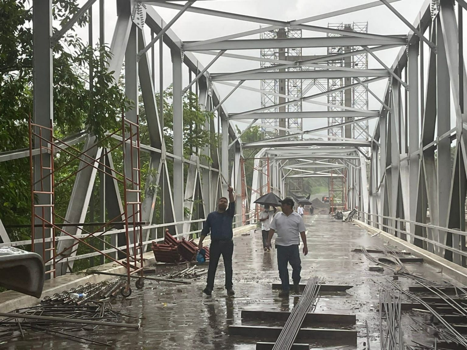 Ministerio de Comunicaciones supervisa infraestructura vial antes ...