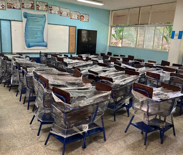 Entregan mobiliario escolar a establecimientos educativos de todo el ...